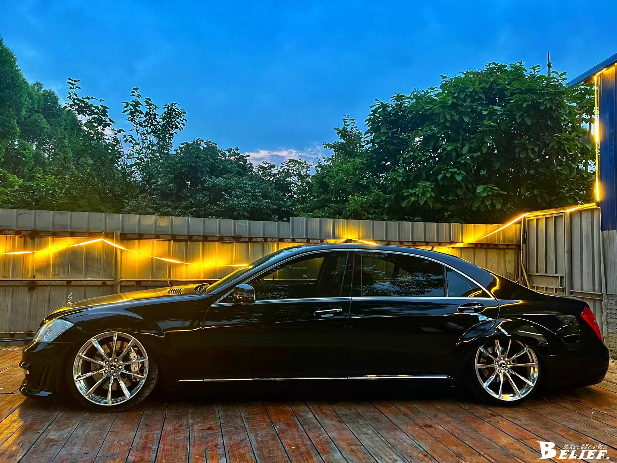 The Mercedes-Benz S-Class W221 Lowered: Elevating Elegance with a Sporty Edge - AIRBFTsuspension